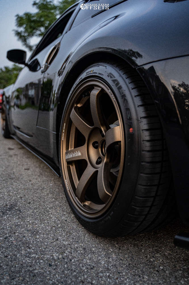 2006 Nissan 350Z with 18x9.5 22 Volk Te37 Saga S-plus and 245/35R18 ...