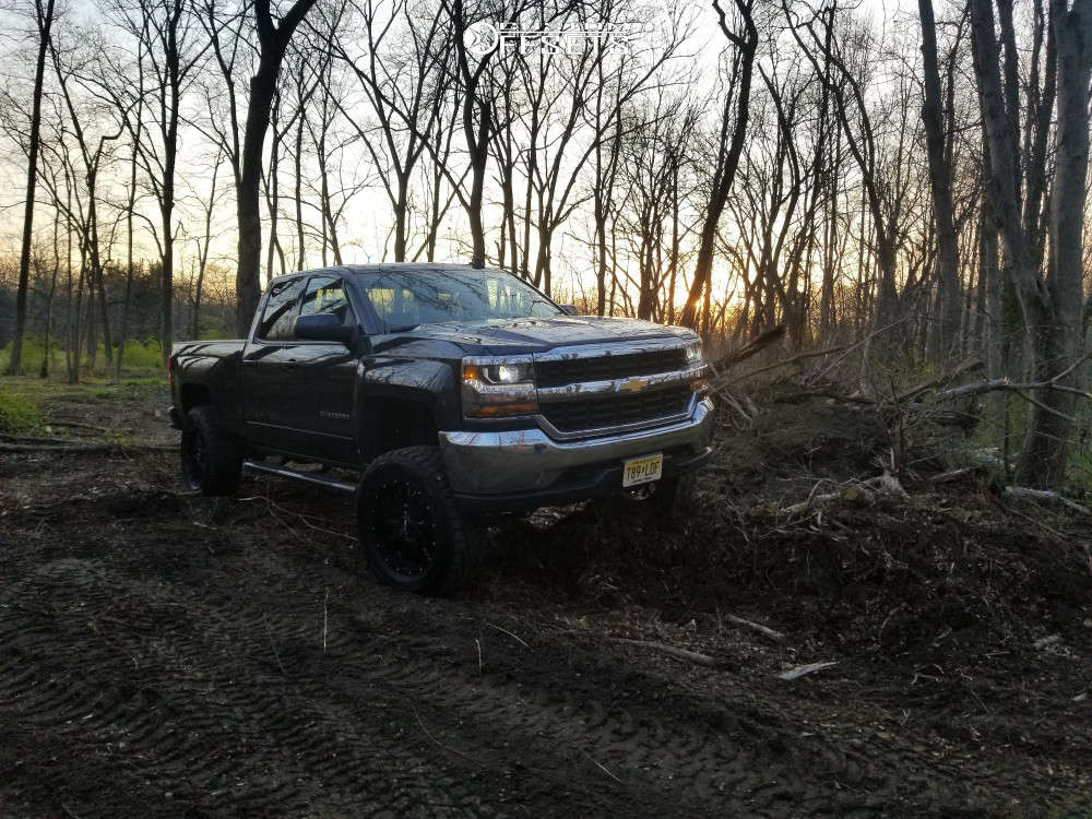 2018 Chevrolet Silverado 1500 with 20x10 -15 MKW M95 and 35/12.5R20 ...