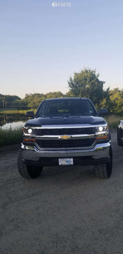2018 Chevrolet Silverado 1500 with 20x10 -15 MKW M95 and 35/12.5R20 ...