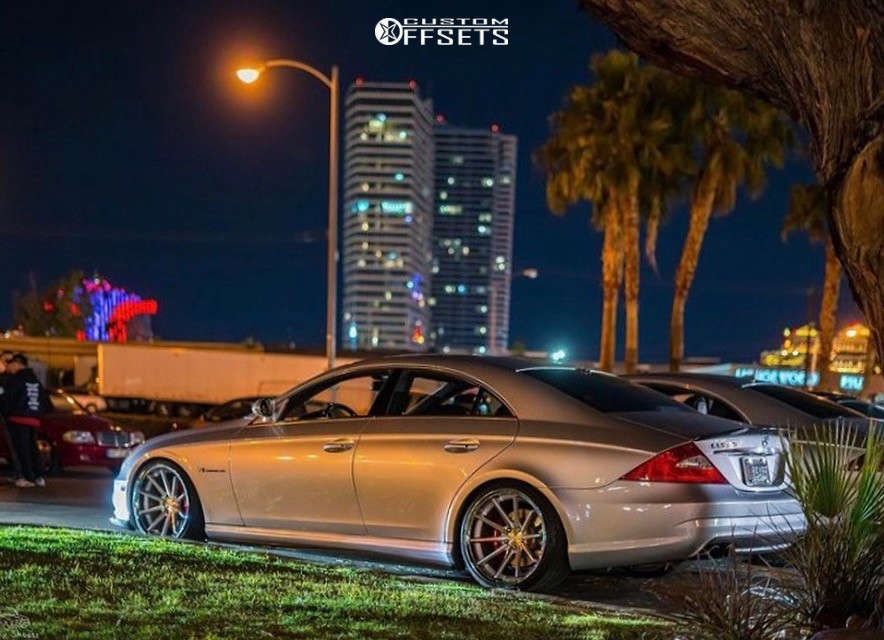 2006 Mercedes-Benz CLS55 AMG with 20x10.5 35 Ferrada FR4 and 255/35R20 ...