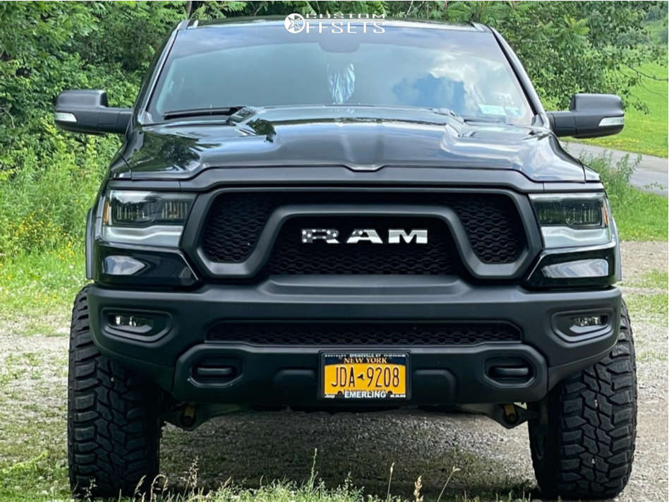2020 Ram 1500 with 20x12 -44 Motiv Offroad Magnus and 35/12.5R20 ...