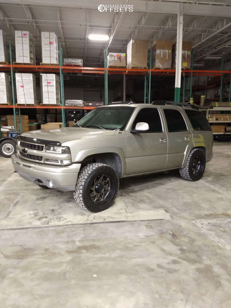 2003 Chevrolet Tahoe with 20x10 -25 Ultra Villain and 32/11.5R20 Kenda ...
