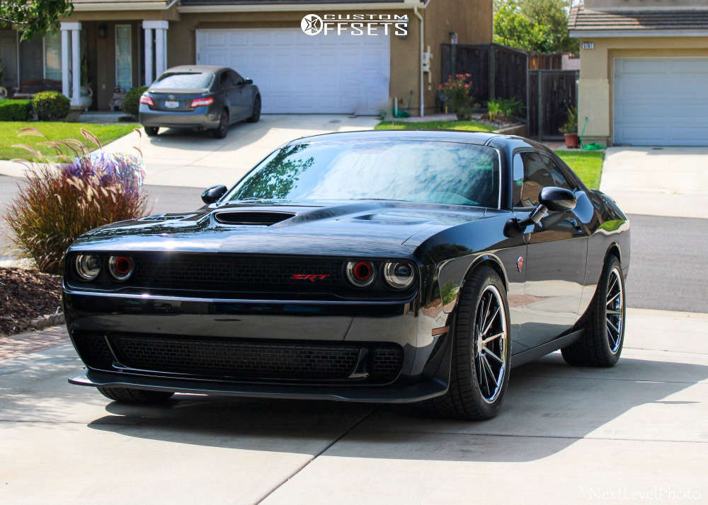 2016 Dodge Challenger with 20x9 15 Ferrada FR4 and 275/40R20 ...
