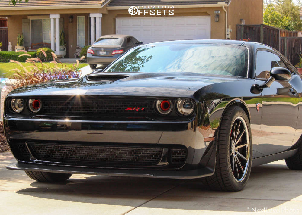 2016 Dodge Challenger with 20x9 15 Ferrada FR4 and 275/40R20 ...