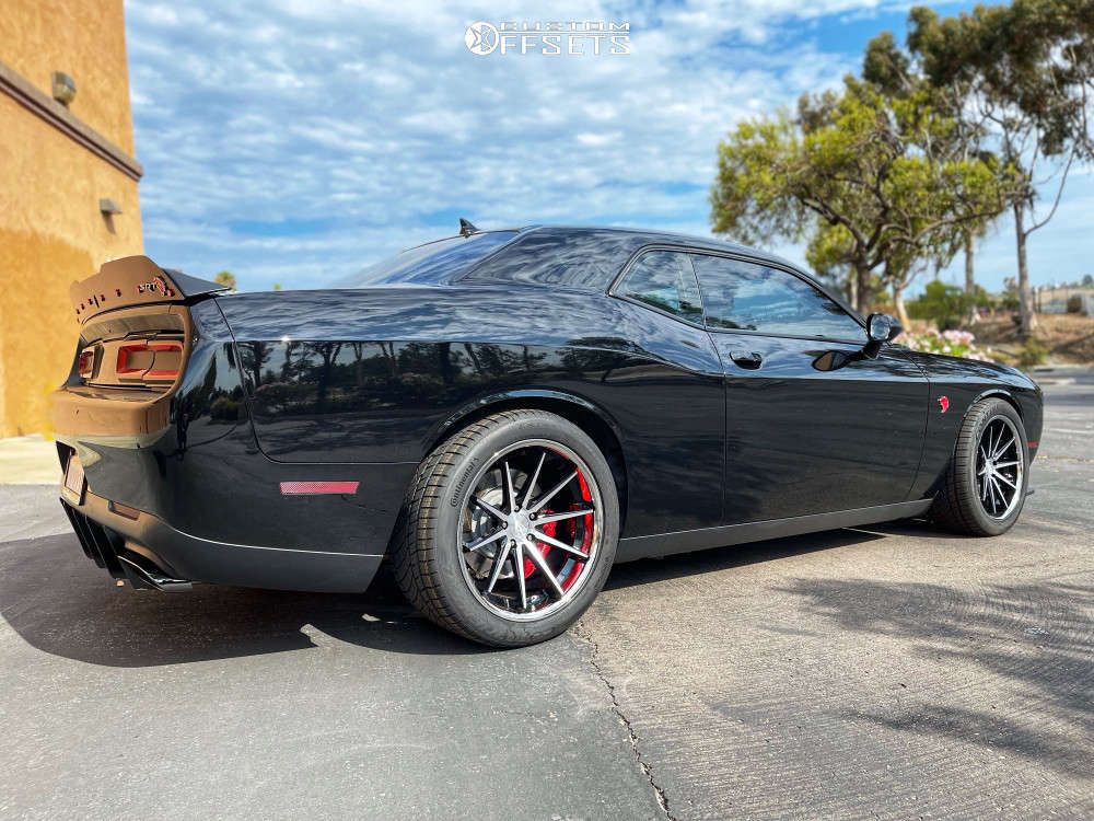 2016 Dodge Challenger with 20x9 15 Ferrada FR4 and 275/40R20 ...