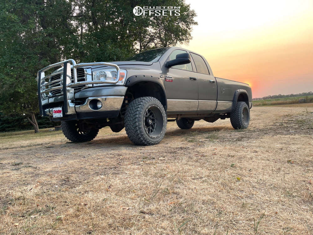 2008 Dodge Ram 2500 with 20x12 -44 TIS 544BM and 33/12.5R20 Atturo ...