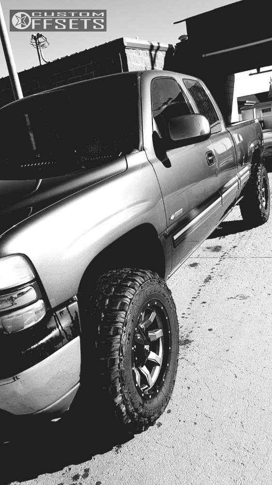 2001 Chevrolet Silverado 1500 with 17x9 -12 Moto Metal Mo970 and 265 ...