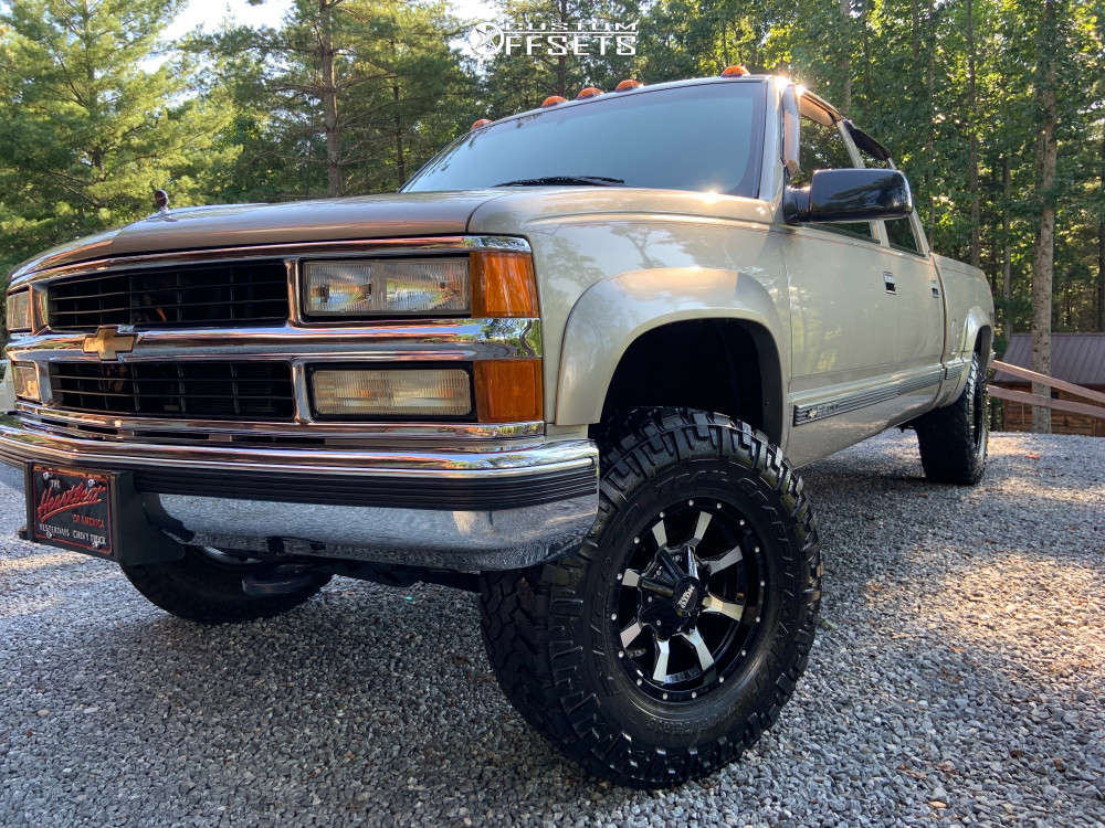 2000 Chevrolet K2500 with 16x8 0 Moto Metal Mo970 and 285/75R16 Nitto ...