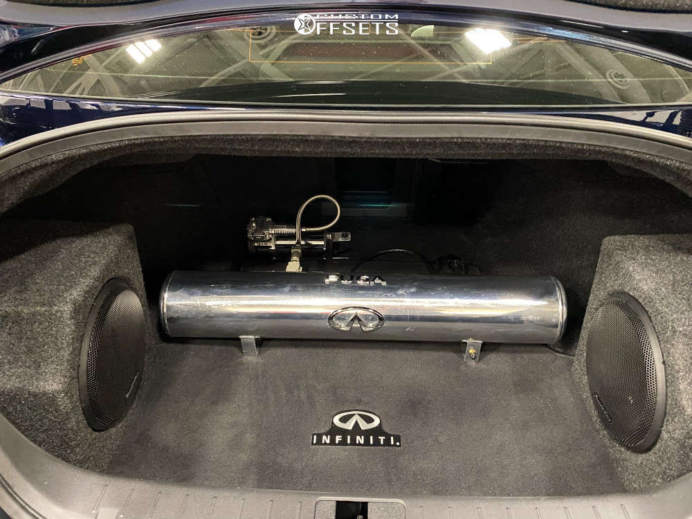 2019 INFINITI Q70 with 20x10.5 28 Ferrada FR2 and 275/40R20 Toyo Tires ...