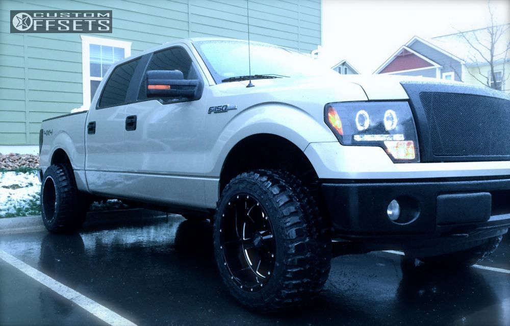 2010 Ford F-150 with 20x12 -44 Moto Metal MO962 and 33/12.5R20 Federal ...
