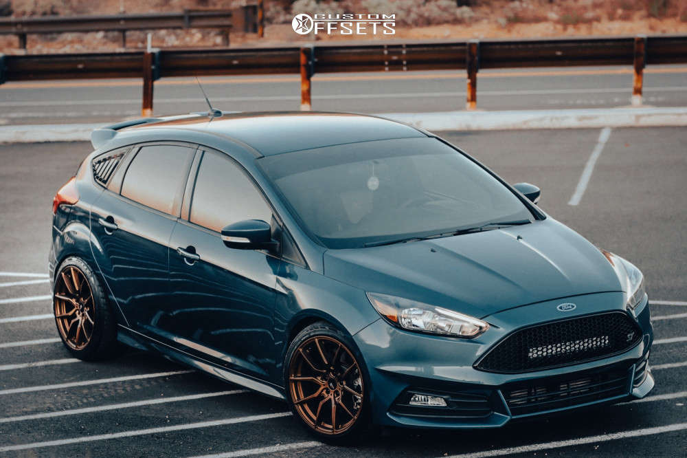 2018 Ford Focus with 18x9.5 35 Option Lab R716 and 235/40R18 Nitto ...
