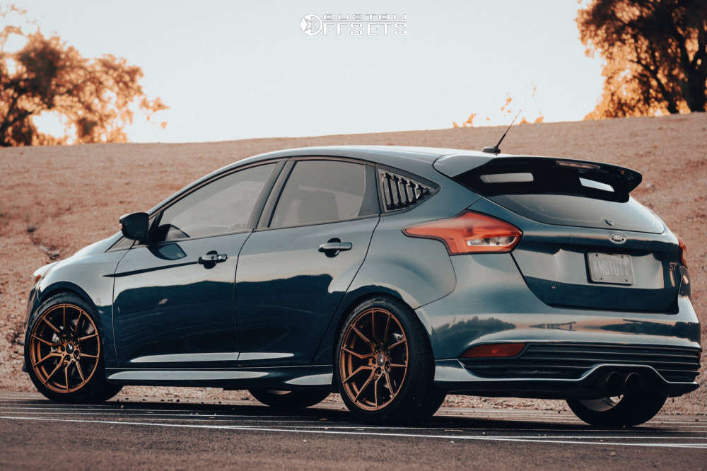 2018 Ford Focus with 18x9.5 35 Option Lab R716 and 235/40R18 Nitto ...