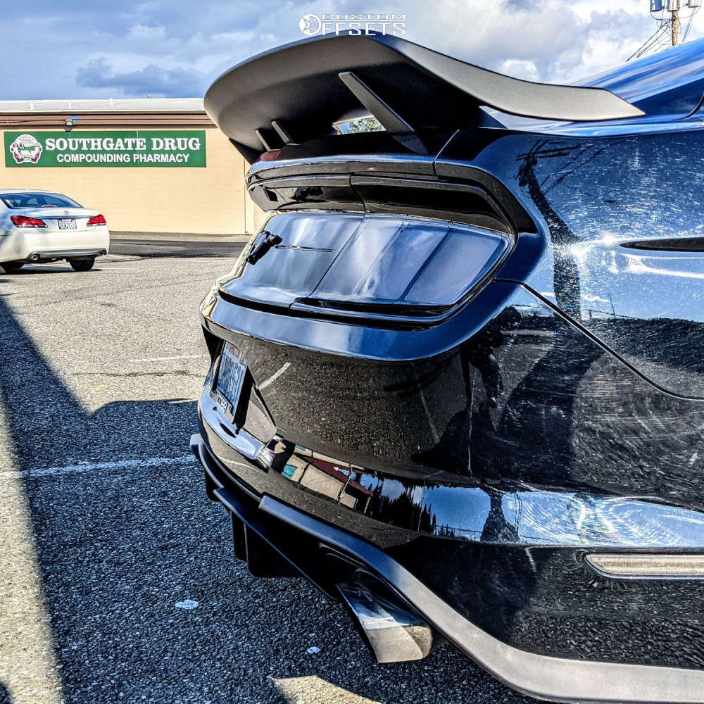 2018 Ford Mustang with 19x9.5 33 RTR Tech Mesh and 275/40R19 Sumitomo ...