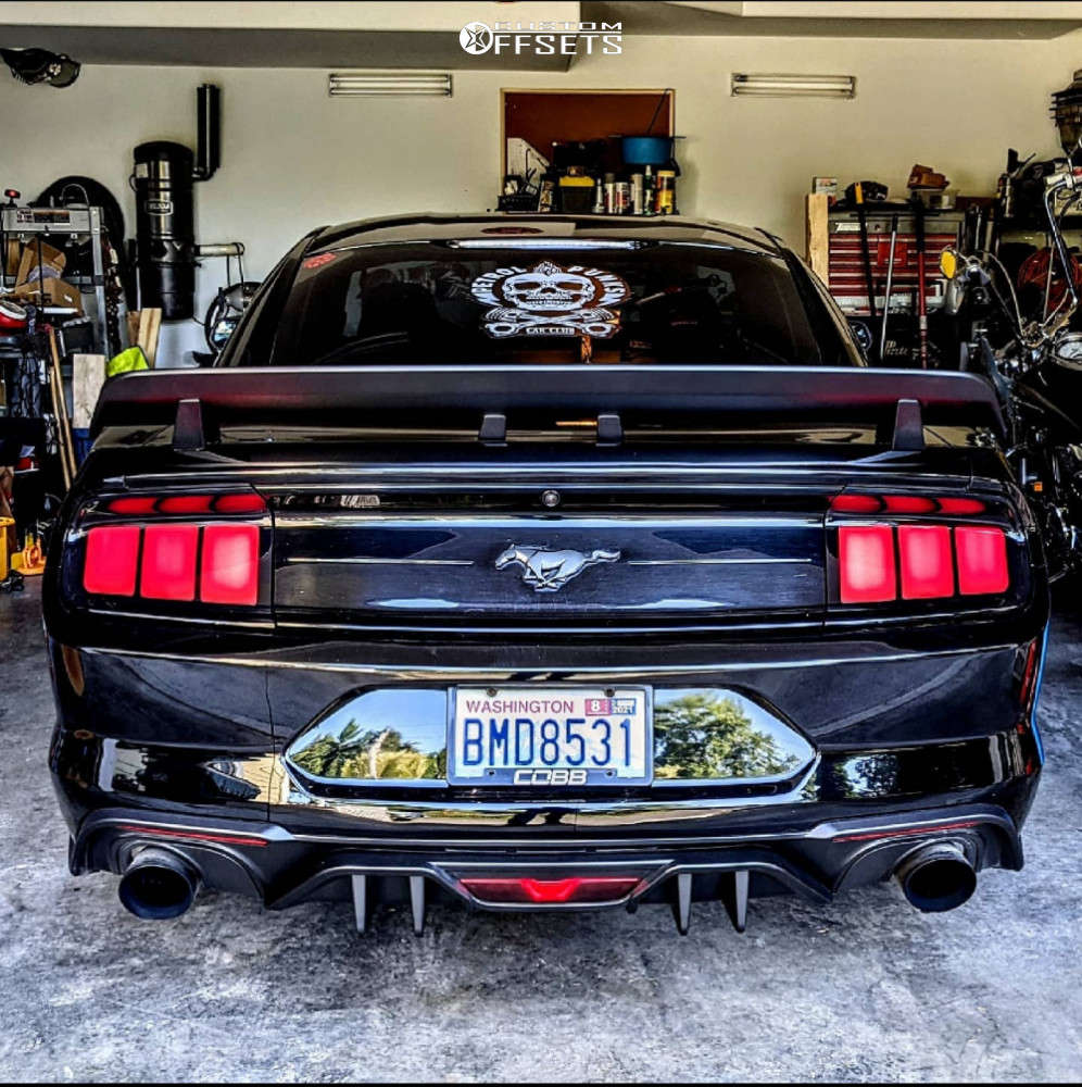 2018 Ford Mustang with 19x9.5 33 RTR Tech Mesh and 275/40R19 Sumitomo ...