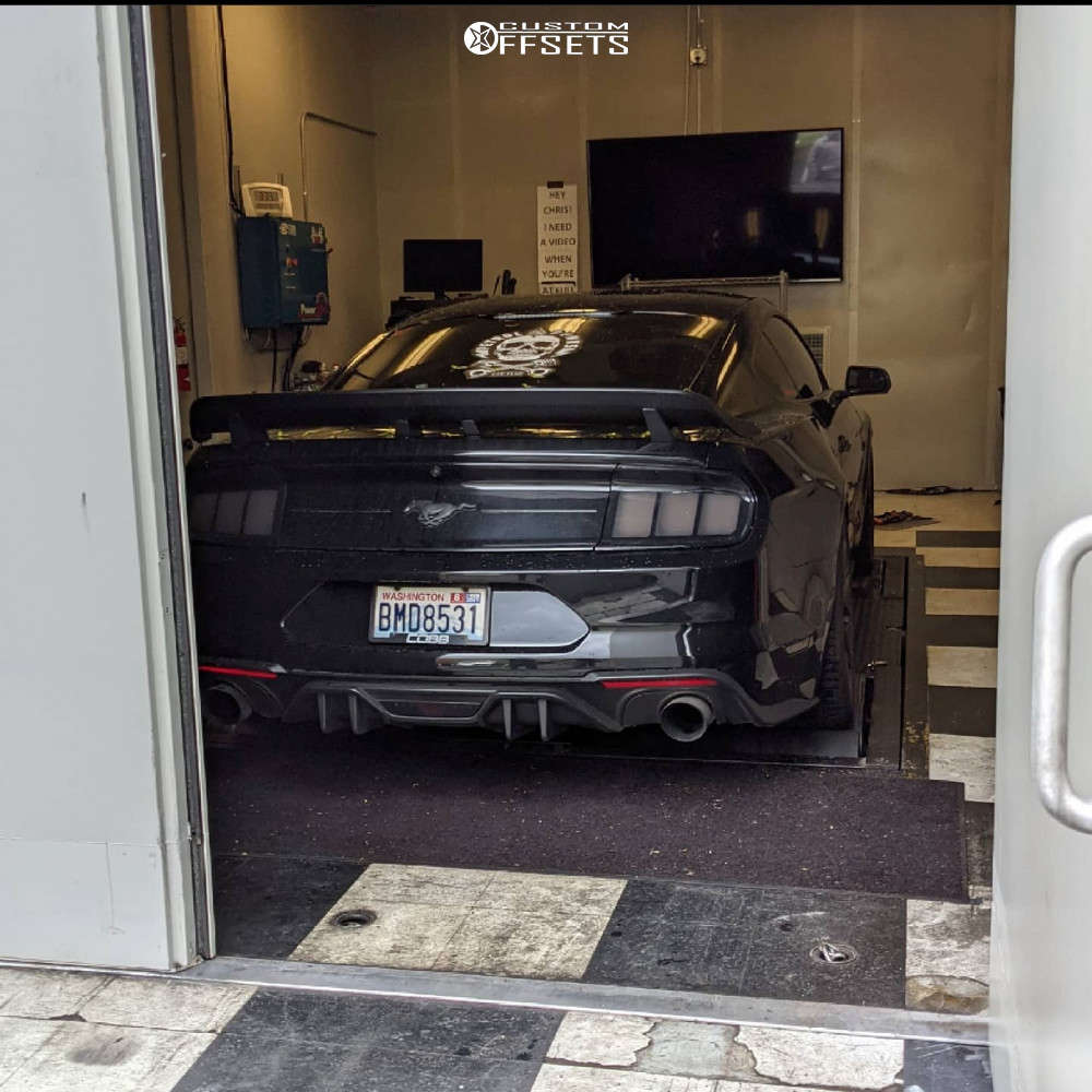 2018 Ford Mustang with 19x9.5 33 RTR Tech Mesh and 275/40R19 Sumitomo ...