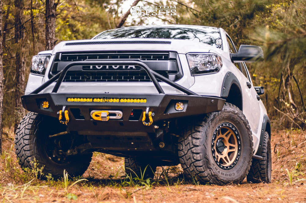 2017 Toyota Tundra with 17x8.5 0 Method Mr312 and 35/12.5R17 Toyo Tires ...