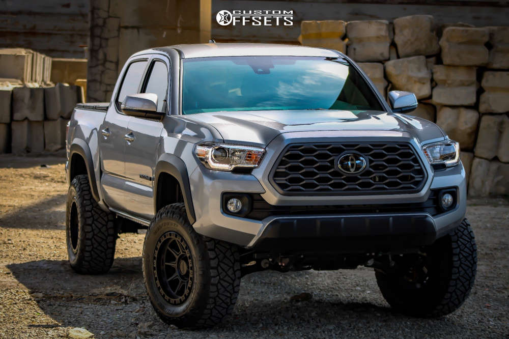 2021 Toyota Tacoma with 17x9 -12 American Racing Ar202 and 285/70R17 ...