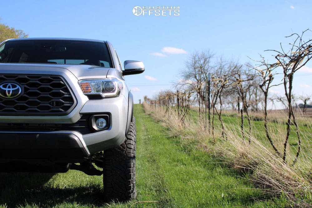 2021 Toyota Tacoma with 17x9 -12 American Racing Ar202 and 285/70R17 ...