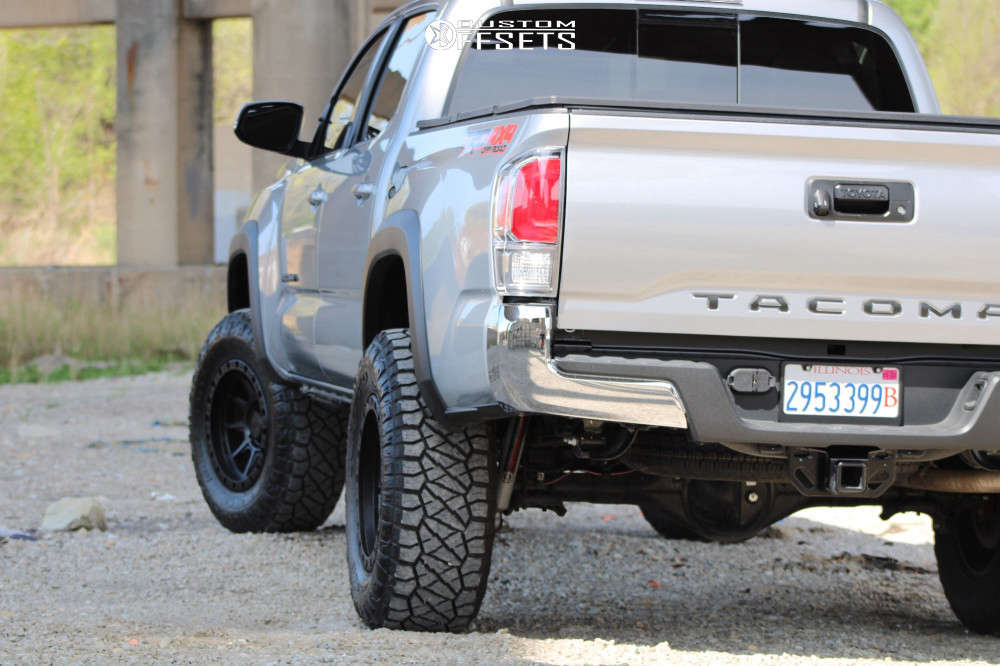 2021 Toyota Tacoma with 17x9 -12 American Racing Ar202 and 285/70R17 ...