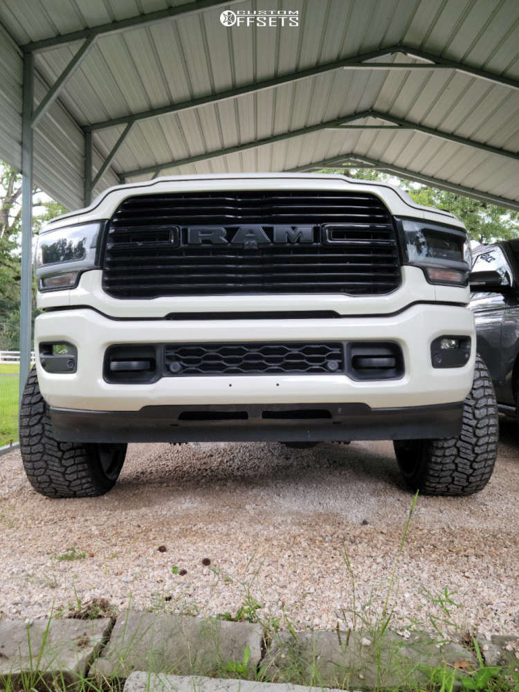 2020 Ram 2500 with 24x14 -76 Hostile Alpha and 33/12.5R24 Radar ...