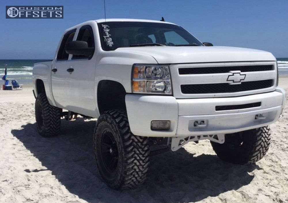 2009 Chevrolet Silverado 1500 with 18x9 0 XD Misfit and 37/13.5R18 Toyo ...