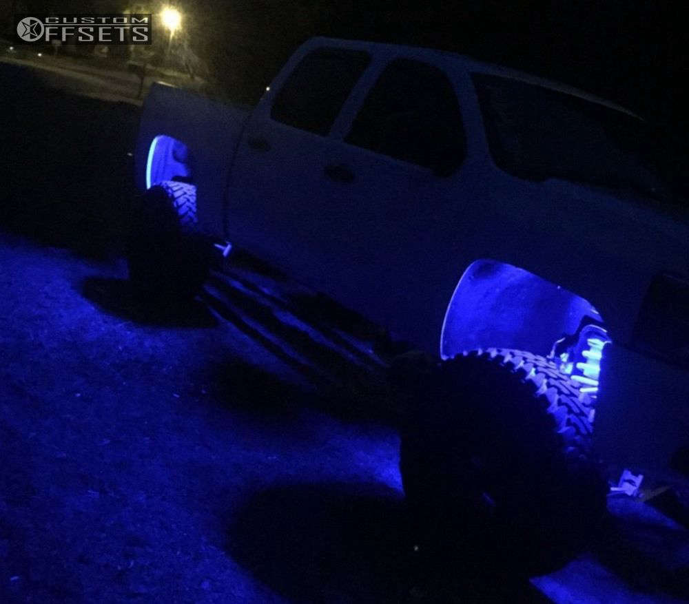 2009 Chevrolet Silverado 1500 with 18x9 0 XD Misfit and 37/13.5R18 Toyo ...