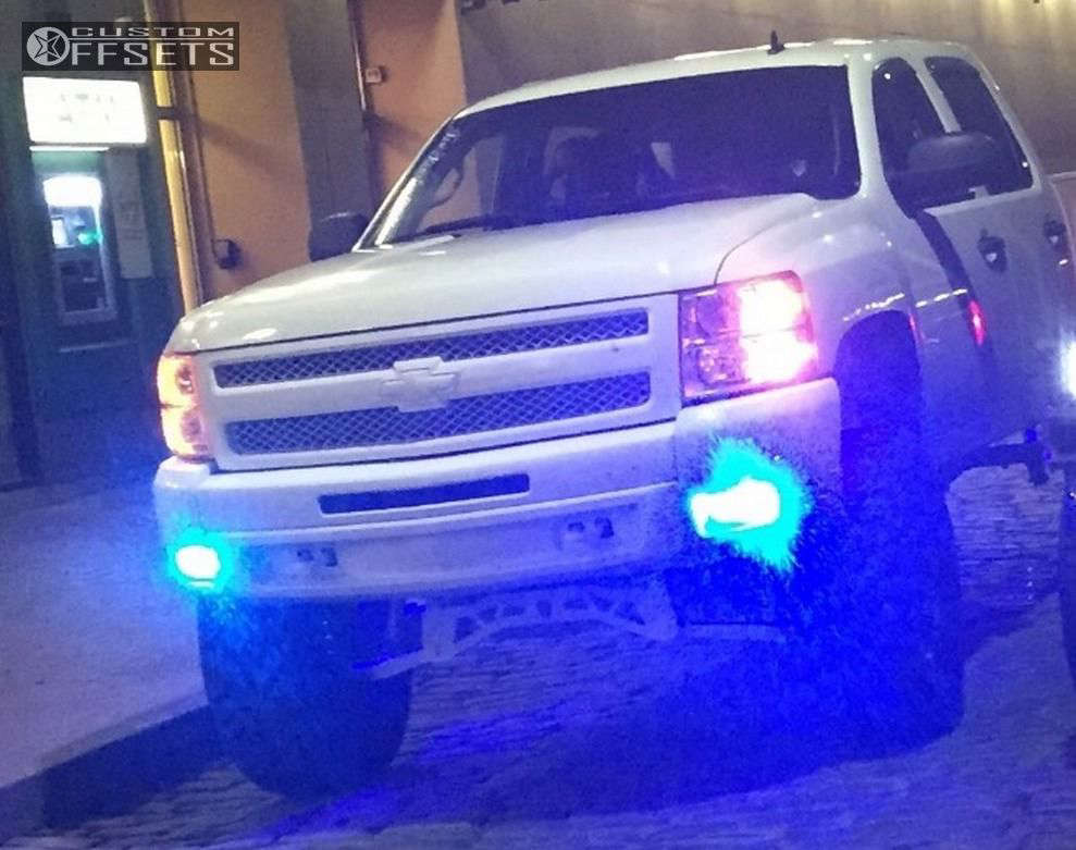 2009 Chevrolet Silverado 1500 with 18x9 0 XD Misfit and 37/13.5R18 Toyo ...