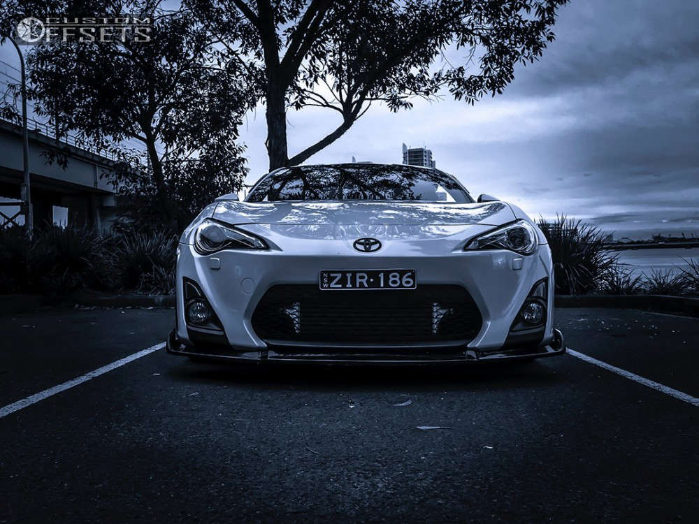 2013 Subaru BRZ with 18x8.5 33 Gram Lights 57xtreme and 225/35R18 ...