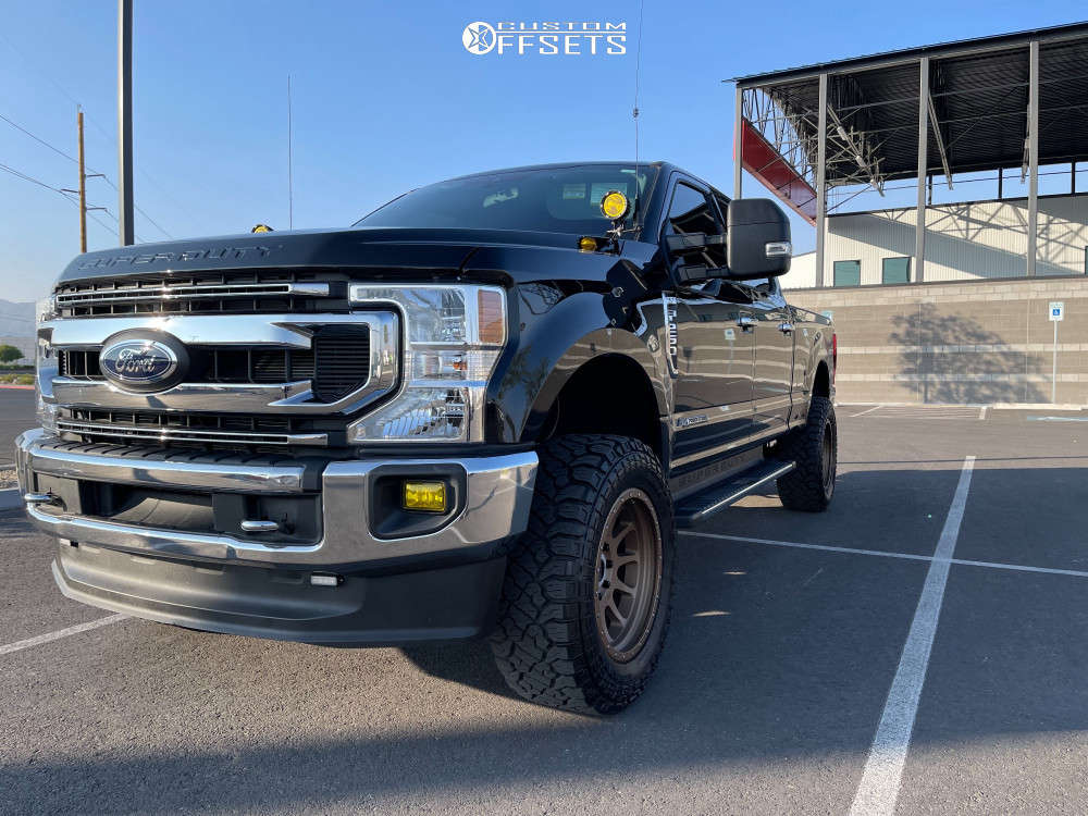 2020 Ford F-250 Super Duty with 20x10 -24 Method Mr605 and 35/12.5R20 ...