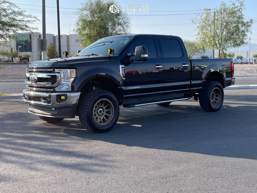 2020 Ford F-250 Super Duty with 20x10 -24 Method Mr605 and 35/12.5R20 ...