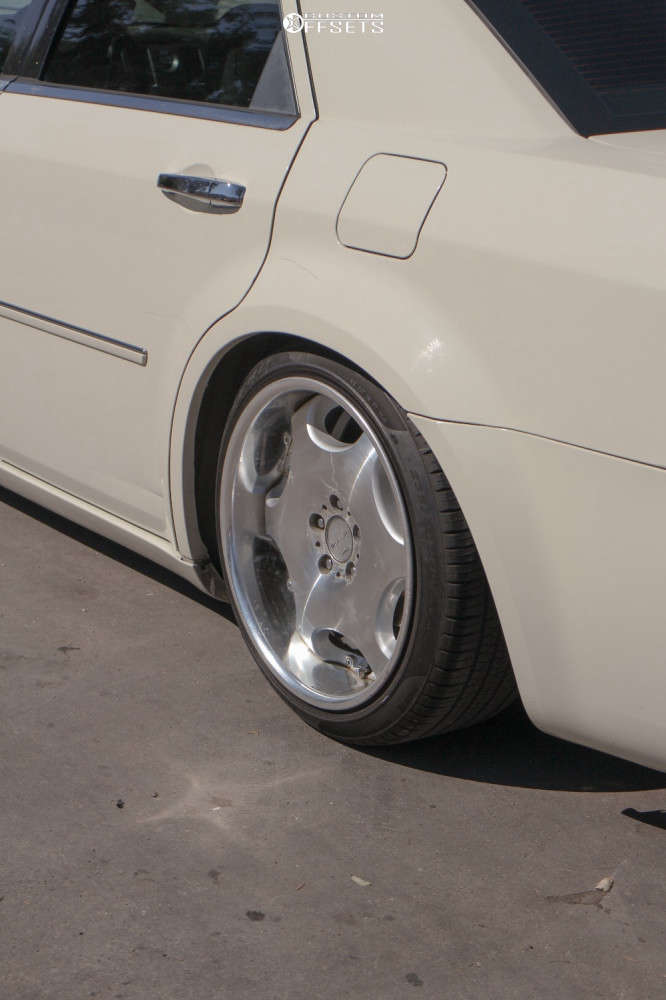 2006 Chrysler 300 with 19x9 10 AME Shallen Lx and 225/40R19 Bridgestone ...