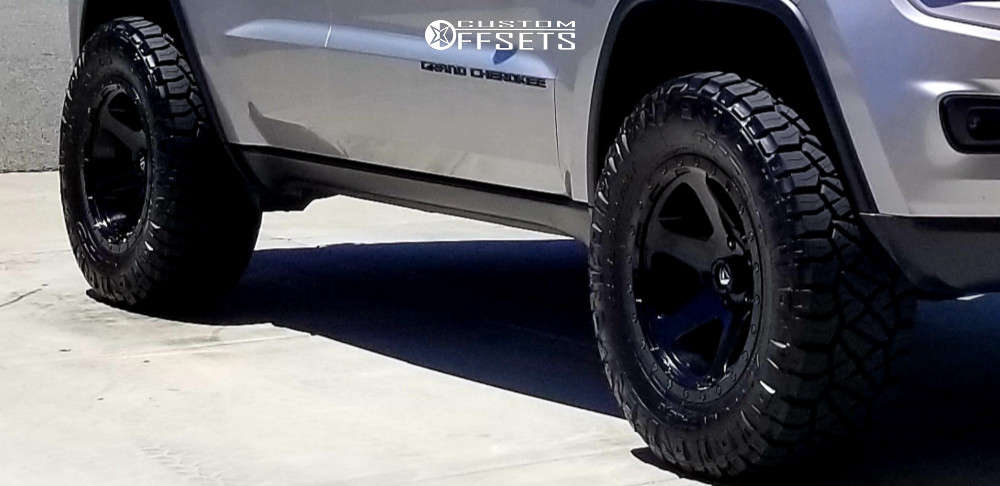 2013 Jeep Grand Cherokee with 18x9 -12 Fuel Ripper and 33/12.5R18 Nitto ...