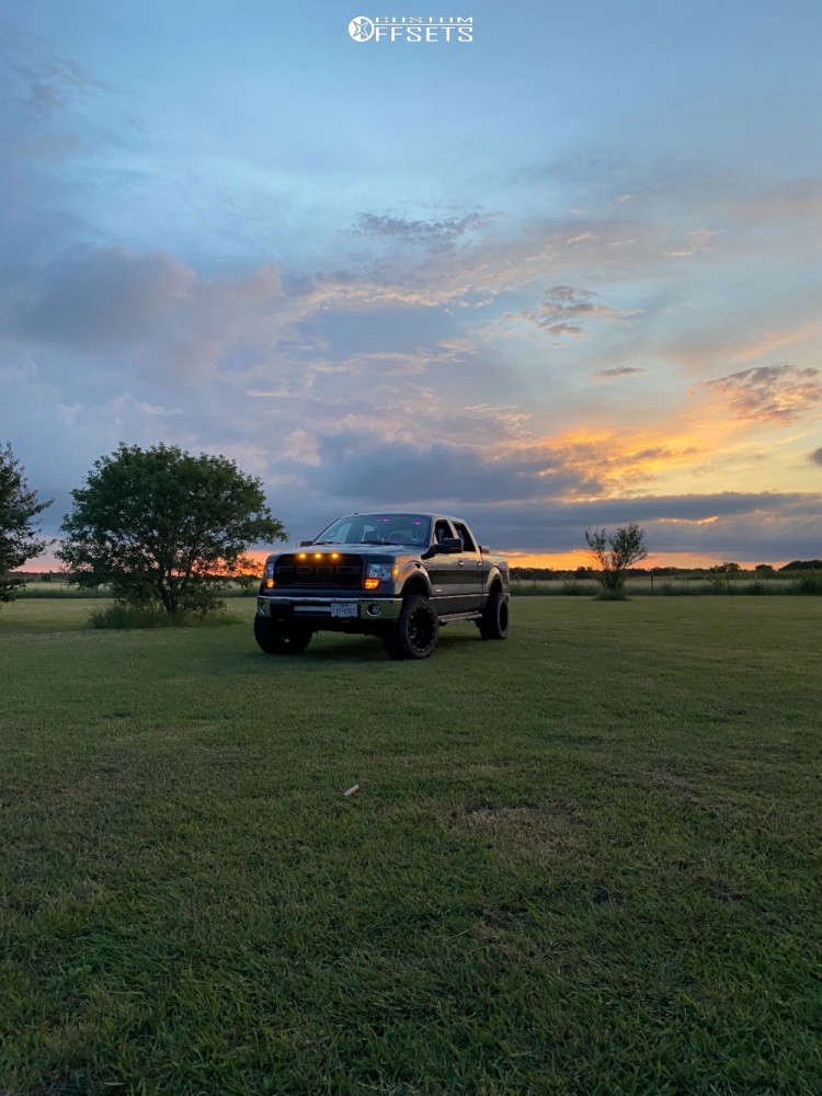 2013 Ford F-150 with 20x12 -44 Ultra Carnivore and 33/13.5R20 Atturo ...