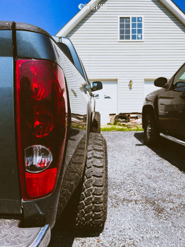 2006 Chevrolet Colorado with 15x10 -43 Fuel Lethal and 32/12.5R15 Mud ...