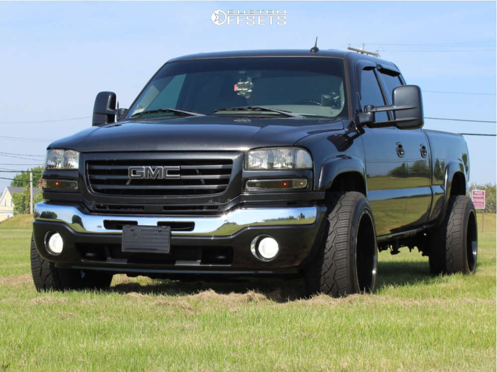 2005 GMC Sierra 2500 HD with 22x12 -44 TIS 544BM and 33/11.5R22 Nitto ...