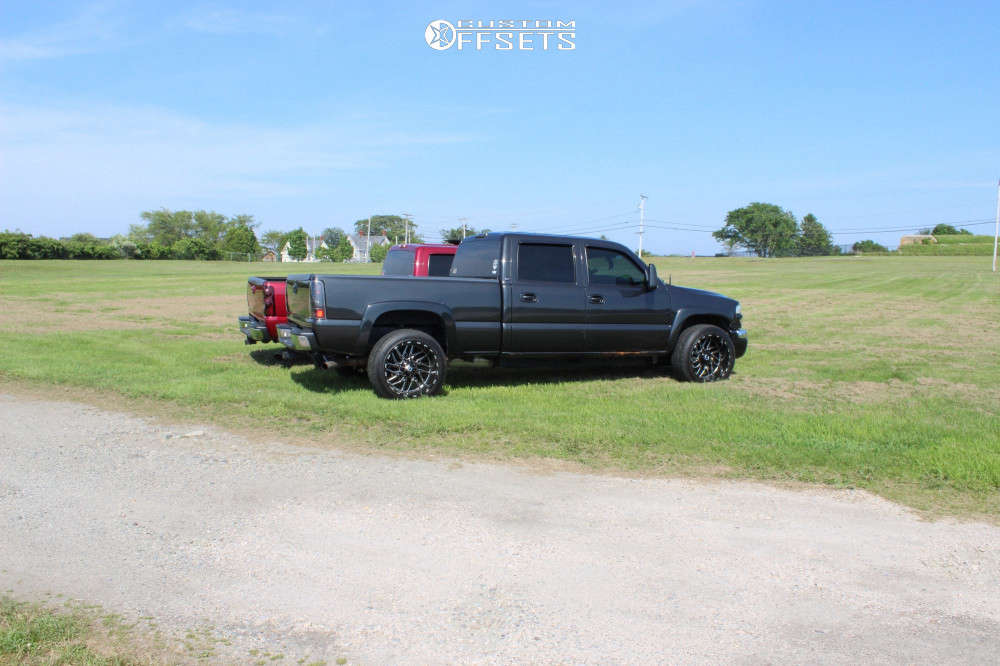 2005 GMC Sierra 2500 HD with 22x12 -44 TIS 544BM and 33/11.5R22 Nitto ...