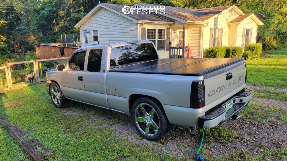 2004 Chevrolet Silverado 1500 with 22x9 31 VCT V83 and 285/45R22 ...