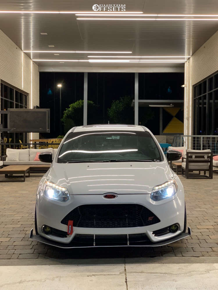 2013 Ford Focus with 18x8.5 35 Vors Tr4 and 235/40R18 Achilles Atr ...