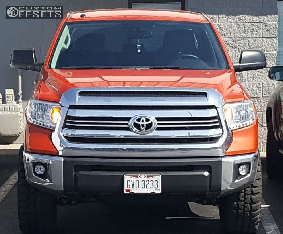 2016 Toyota Tundra with 20x9 18 Moto Metal Mo970 and 33/12.5R20 Federal ...