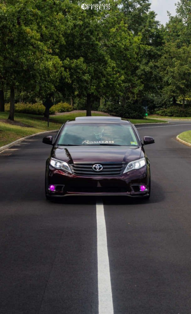 2012 Toyota Avalon with 19x8.5 30 ESR Cs11 and 235/35R19 Americus All ...