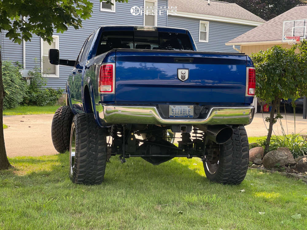 2015 Ram 2500 with 24x14 -76 Hostile Lunatic and 40/15.5R24 Patriot M/t ...