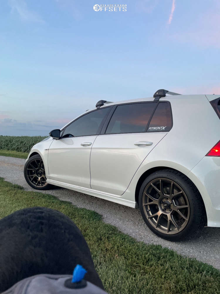 2016 Volkswagen Golf R with 18x8.5 43 Konig Ampliform and 235/40R18 ...