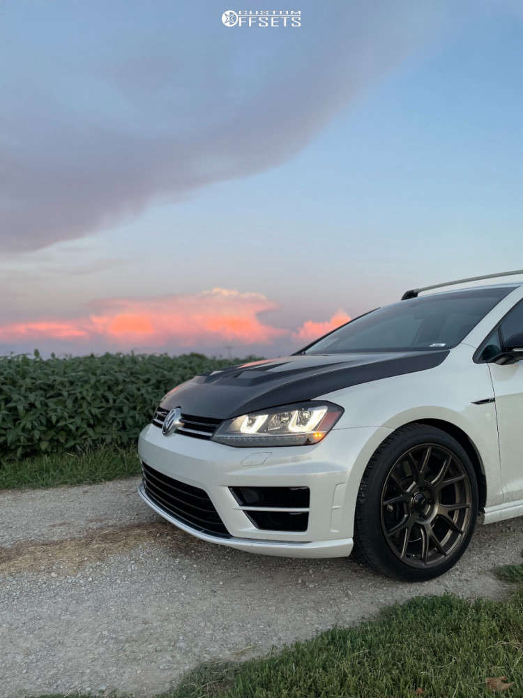 2016 Volkswagen Golf R with 18x8.5 43 Konig Ampliform and 235/40R18 ...