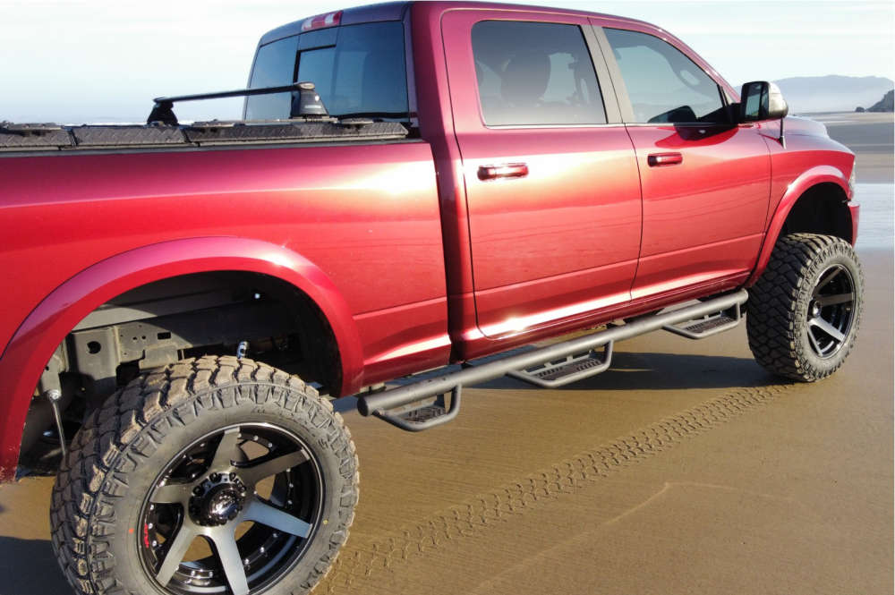 2017 Ram 2500 with 22x12 -44 4Play 4p60 and 37/13.5R22 Maxxis Razr Mt ...