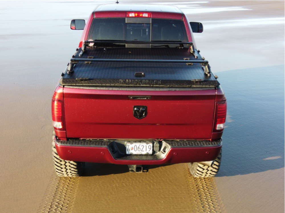 2017 Ram 2500 with 22x12 -44 4Play 4p60 and 37/13.5R22 Maxxis Razr Mt ...