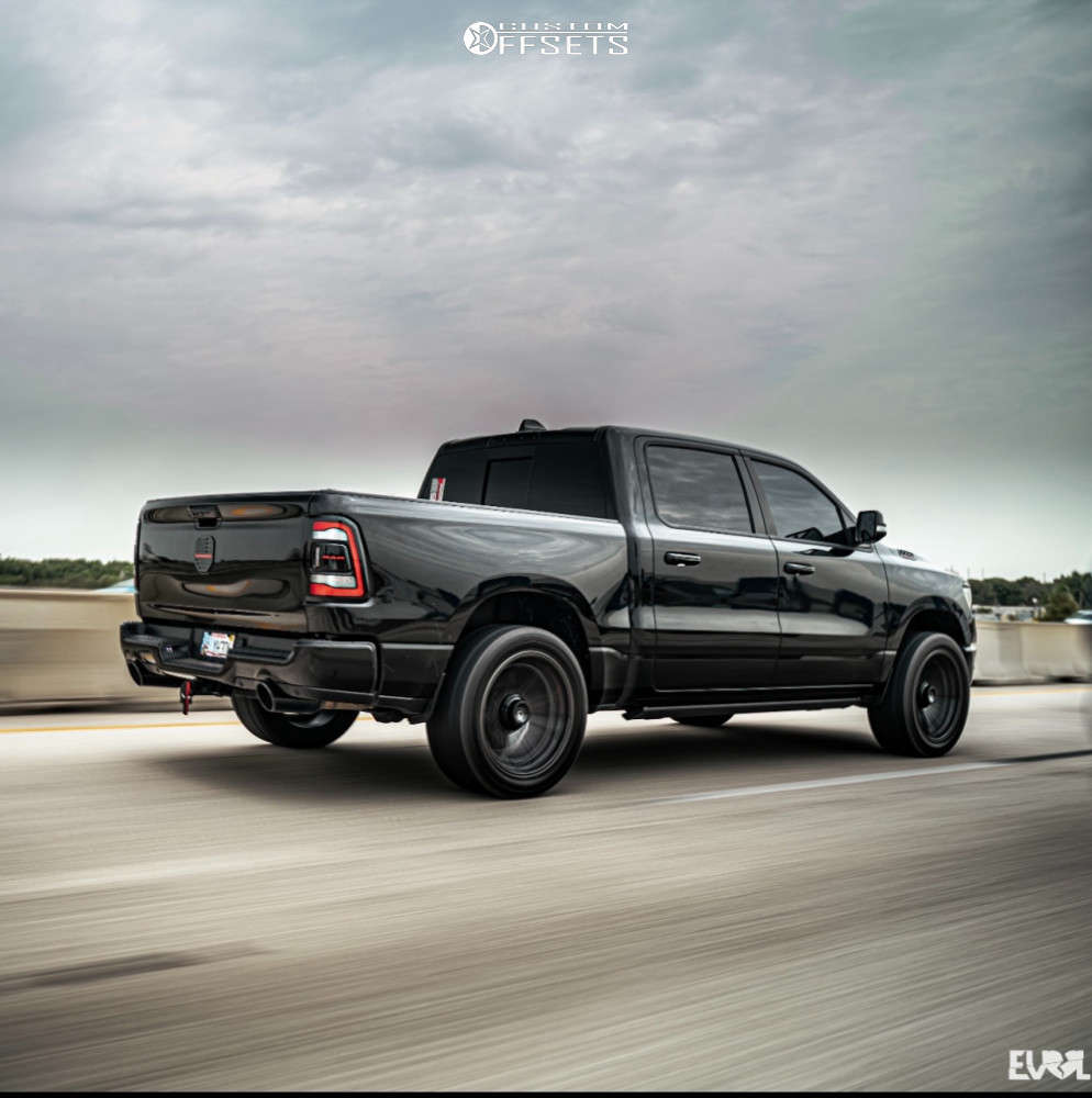 2020 Ram 1500 with 22x10 -24 4Play 4P80 and 33/12.5R22 Nitto Ridge ...