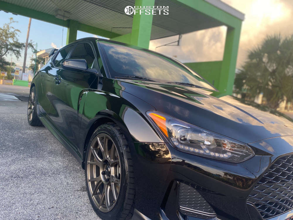2019 Hyundai Veloster with 18x8.5 45 Konig Ampliform and 235/40R18 ...