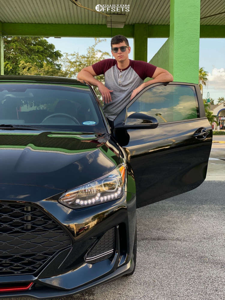 2019 Hyundai Veloster with 18x8.5 45 Konig Ampliform and 235/40R18 ...