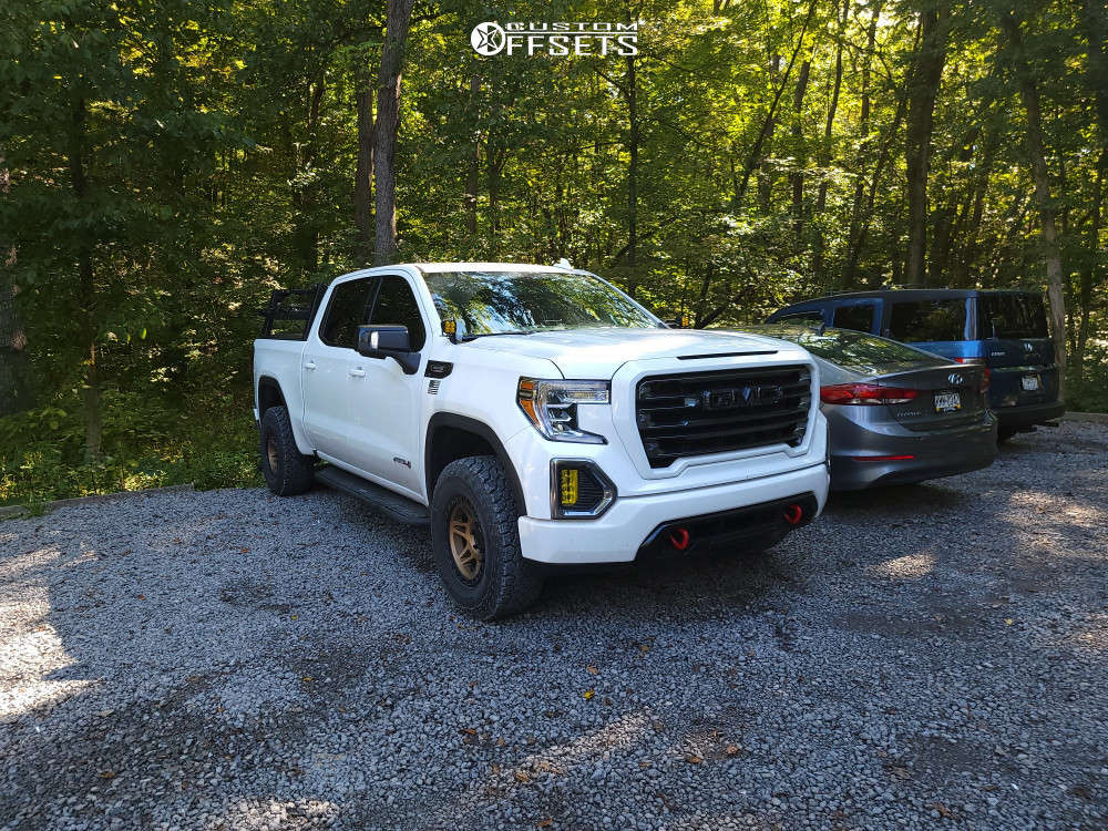 2021 GMC Sierra 1500 with 17x9 -12 Method Mr312 and 285/70R17 General ...