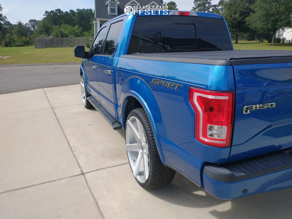 2015 Ford F-150 with 26x10 24 Strada Coda and 26/30R26 Lexani Lx-thirty ...